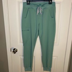 Rebecca's Closet (@pinkbecca) | Poshmark